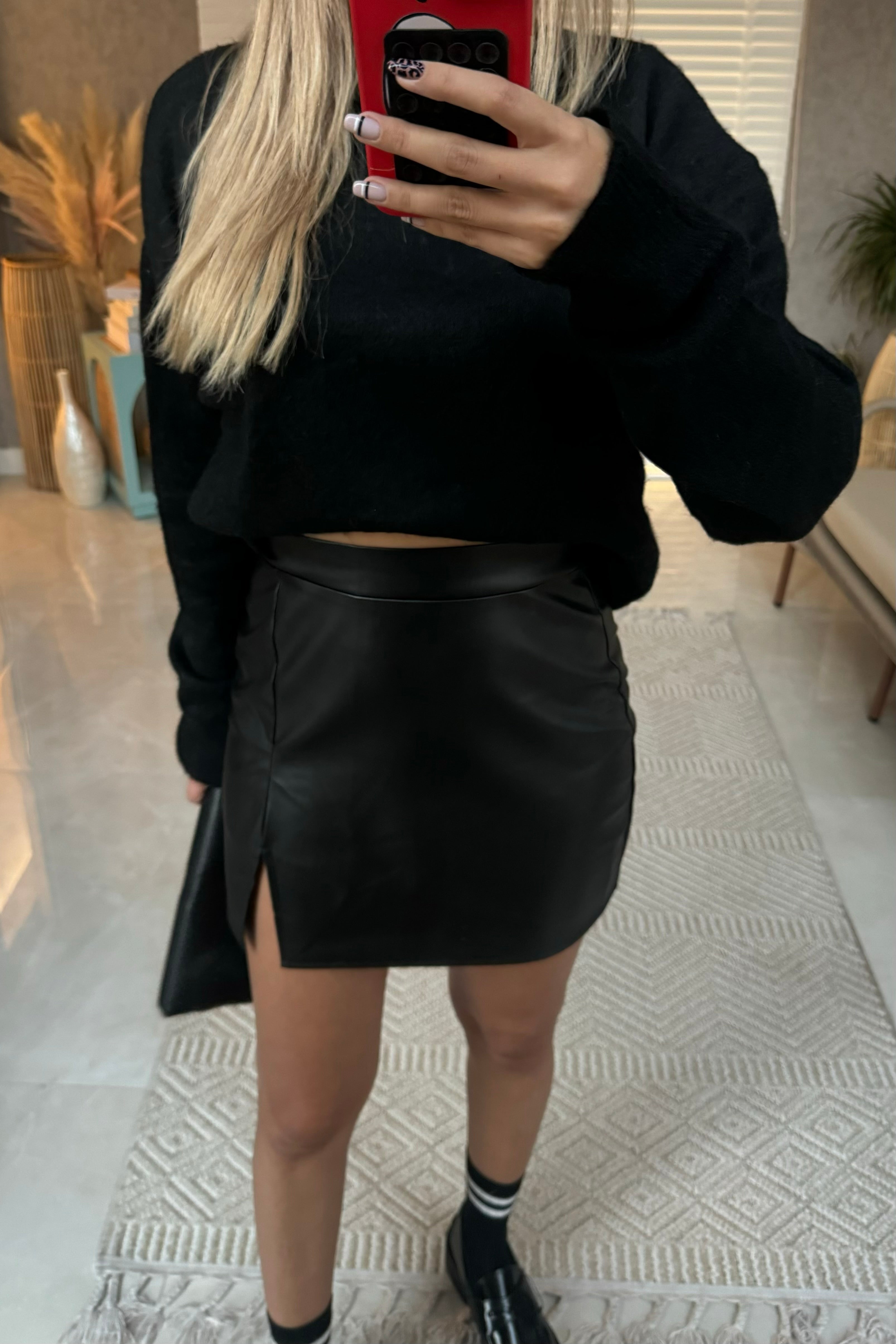 Yırtmaç Detaylı Mini Deri Etek Siyah – mucios